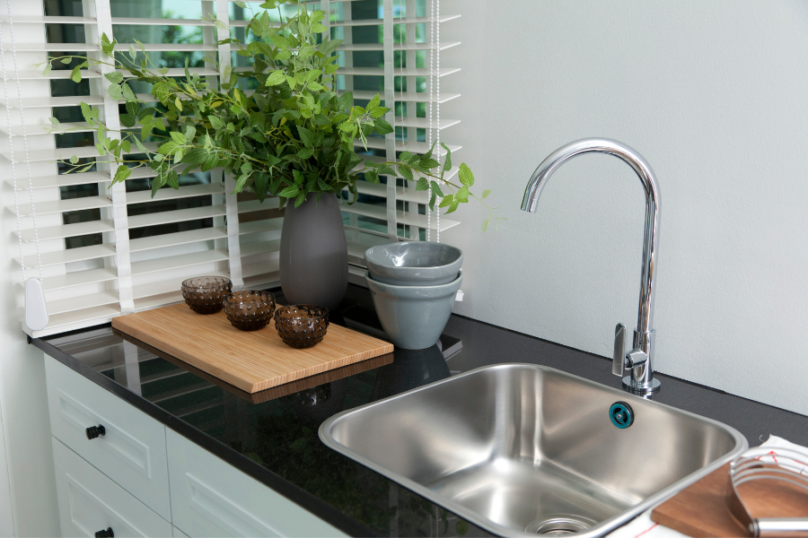 The Easiest Steps to a Clean Kitchen Sink - Uniquely Lyss