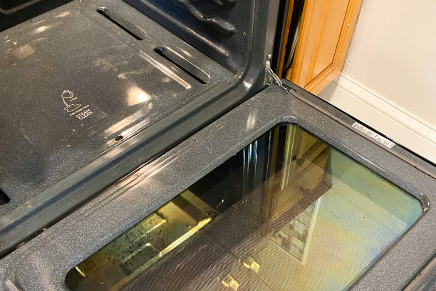 5 Basic Steps for How to Clean the Inside of an Oven - Uniquely Lyss